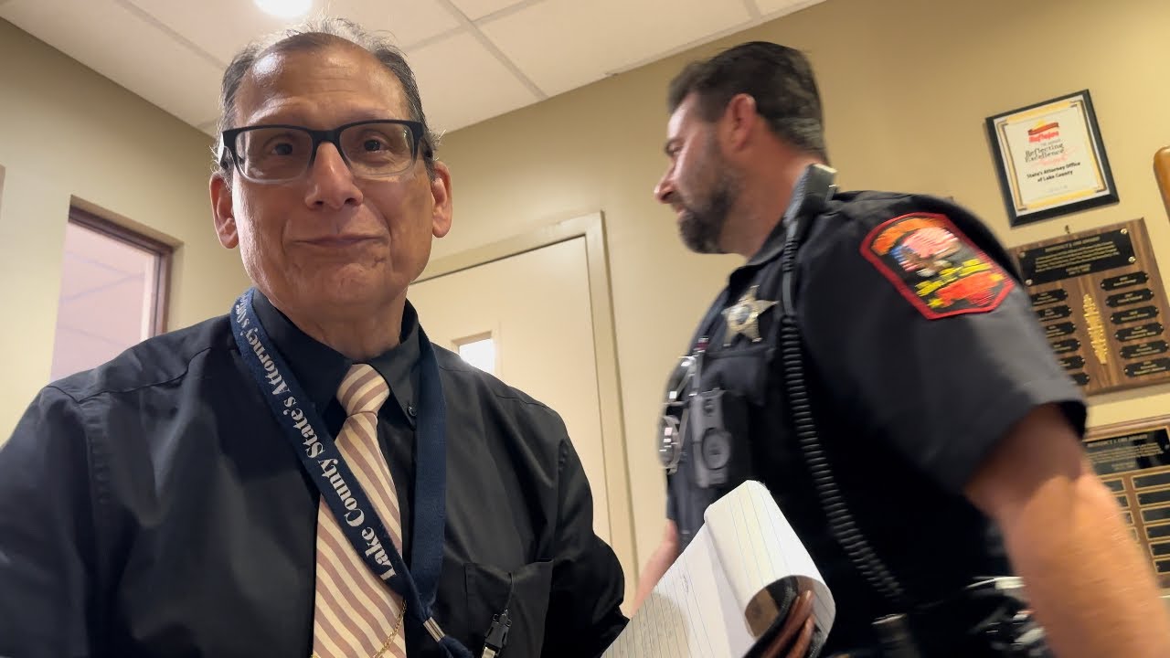 INVESTIGATOR tries to INTIMIDATE journalist First Amendment Audit - YouTube