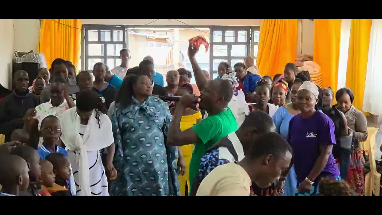 Praise at CFC by Geoffrey - YouTube