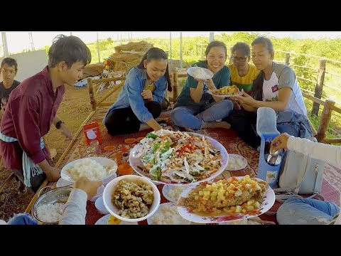 Lunch Break at Bopha Chhouk Roth Restaurant at Chreav Area in Kampong ...