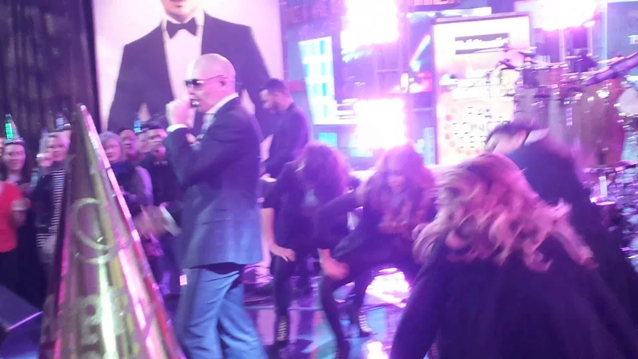 Pitbull @gma New Year. Mic issues. - YouTube