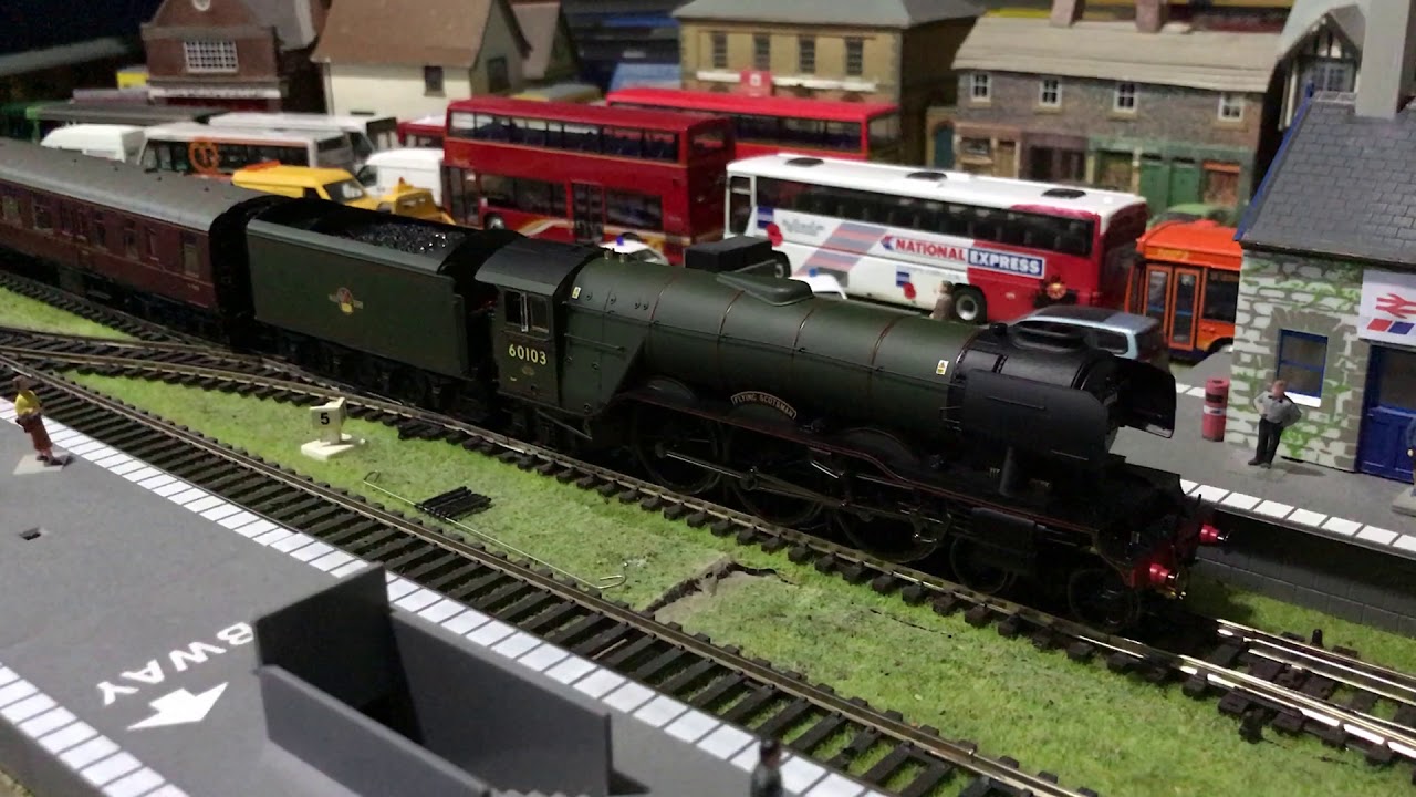 Hornby Flying Scotsman 60103 TTS Sound BR green current livery review ...