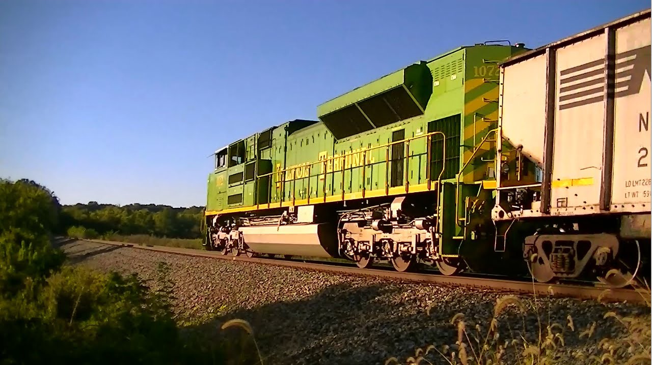 NS 1072 Illinois Terminal leads NS train 381! - YouTube