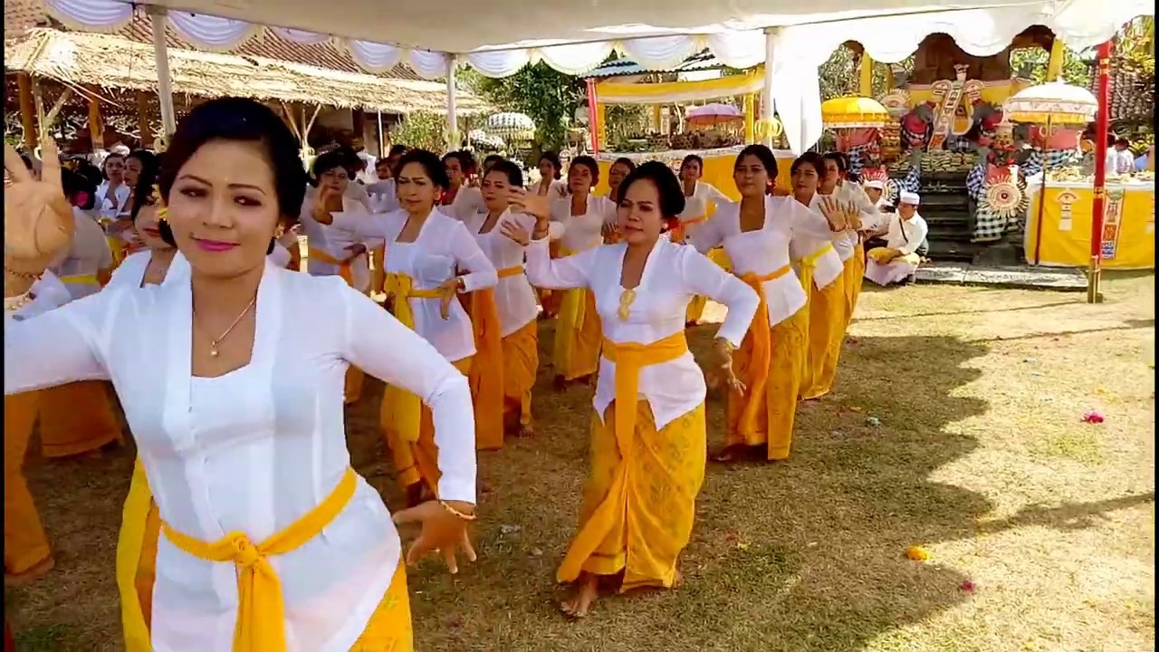 Tari Rejang Renteng - Pura Puseh Bedha - YouTube