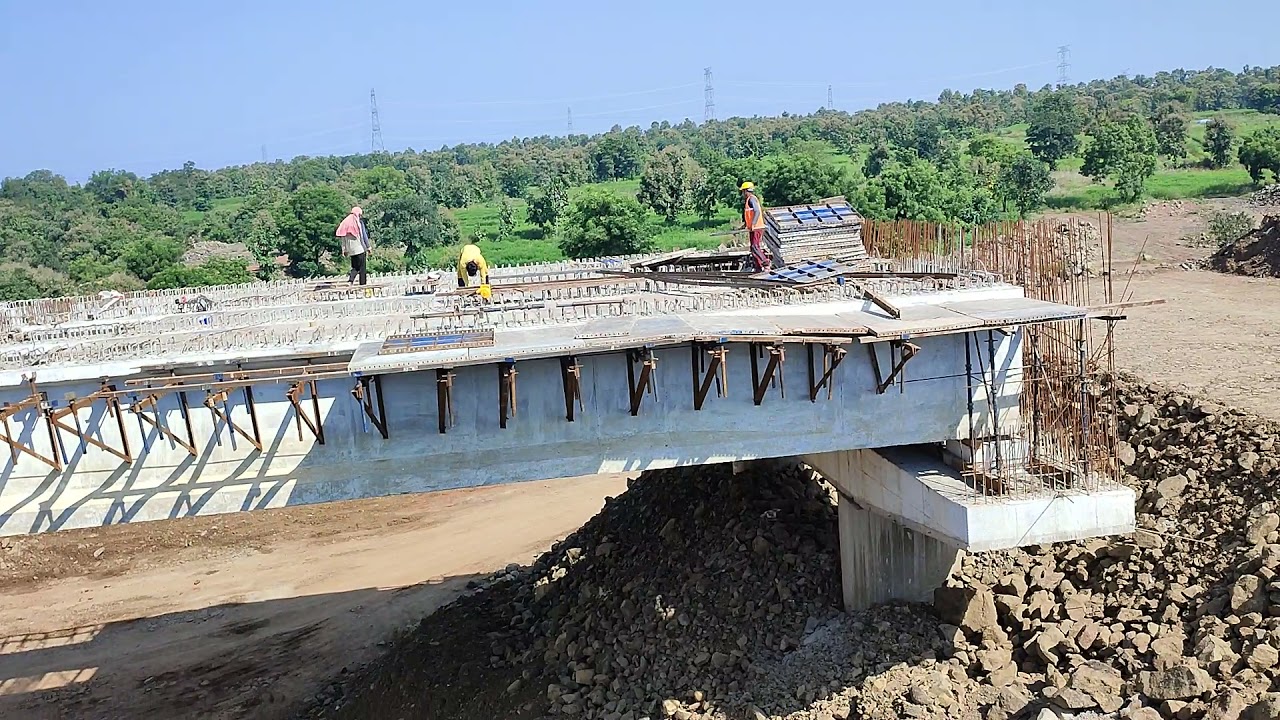 dirt wall & flat return wall shuttering / deshuttering / crash barrier ...