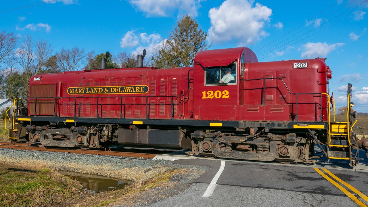 [4K] Rare ALCO/EMD RS3m Locomotive on the Maryland & Delaware Railroad ...