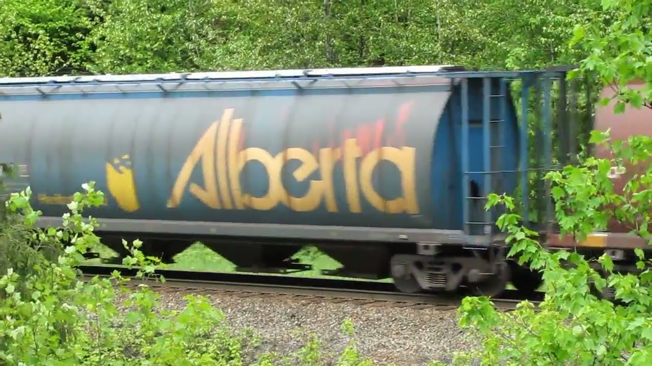 CP Grain Train West of 3 Valley Gap BC 05/20/10 CP AC4400CW 9576 Leading - YouTube