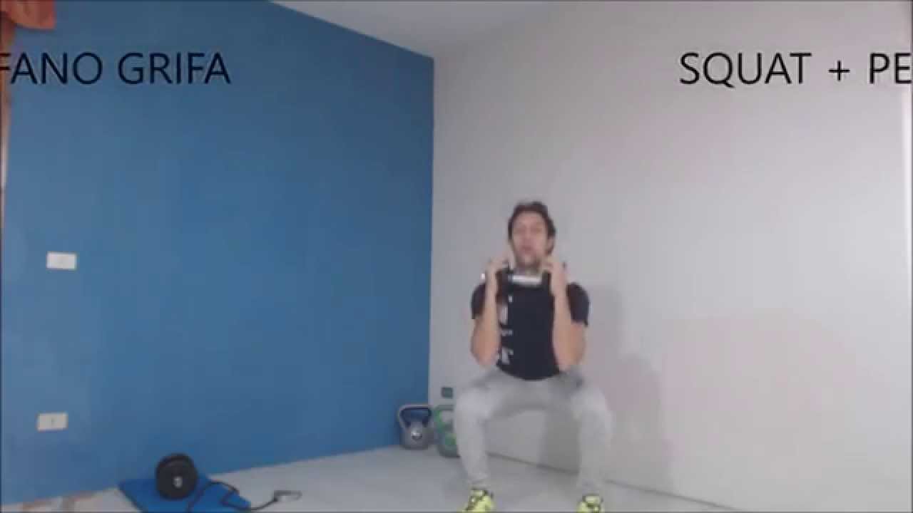 Squat con peso GAMBE / GLUTEI - YouTube