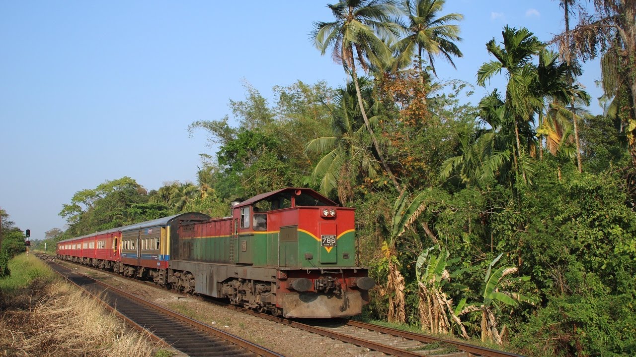 Sri Lanka Railways Henschel diesel locomotive 786 train เฮนเชล รถจักร ...
