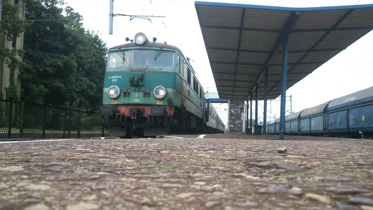 /Pszczyna/ EU07-195 z Osobowym KS 99027 rel. Katowice - Zwardoń - YouTube