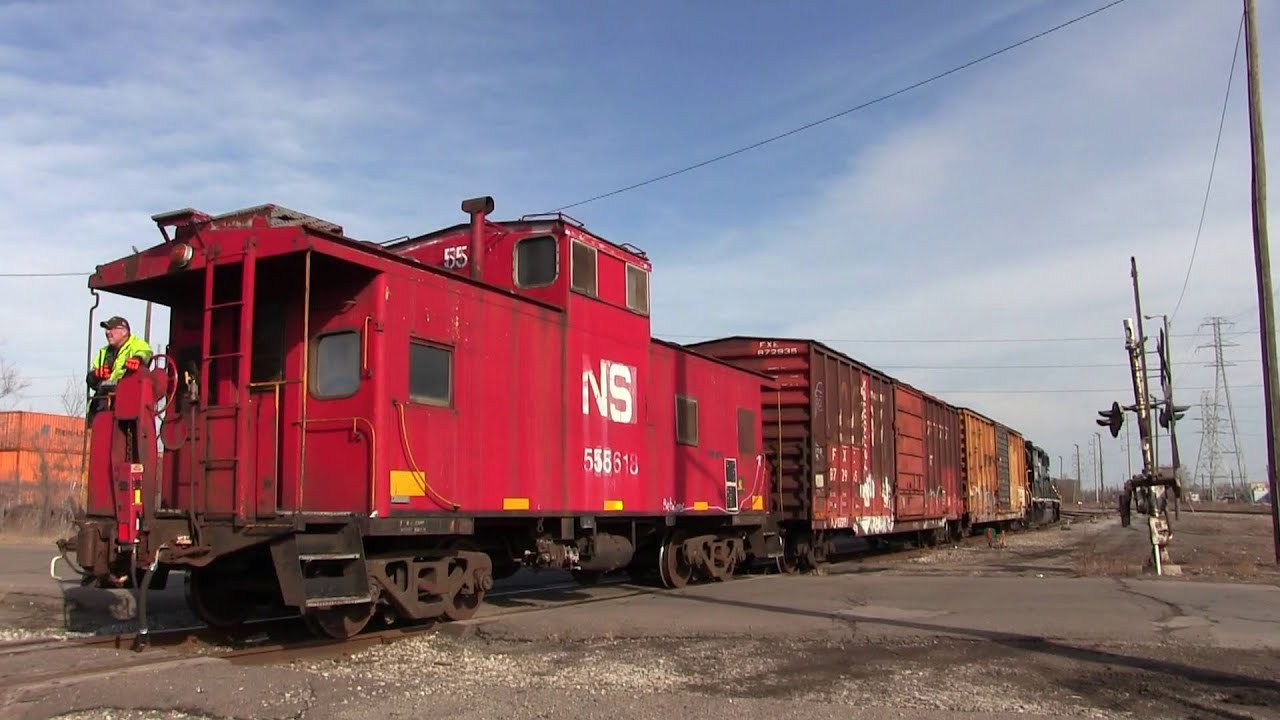 Norfolk Southern in Detroit with a Caboose! - YouTube