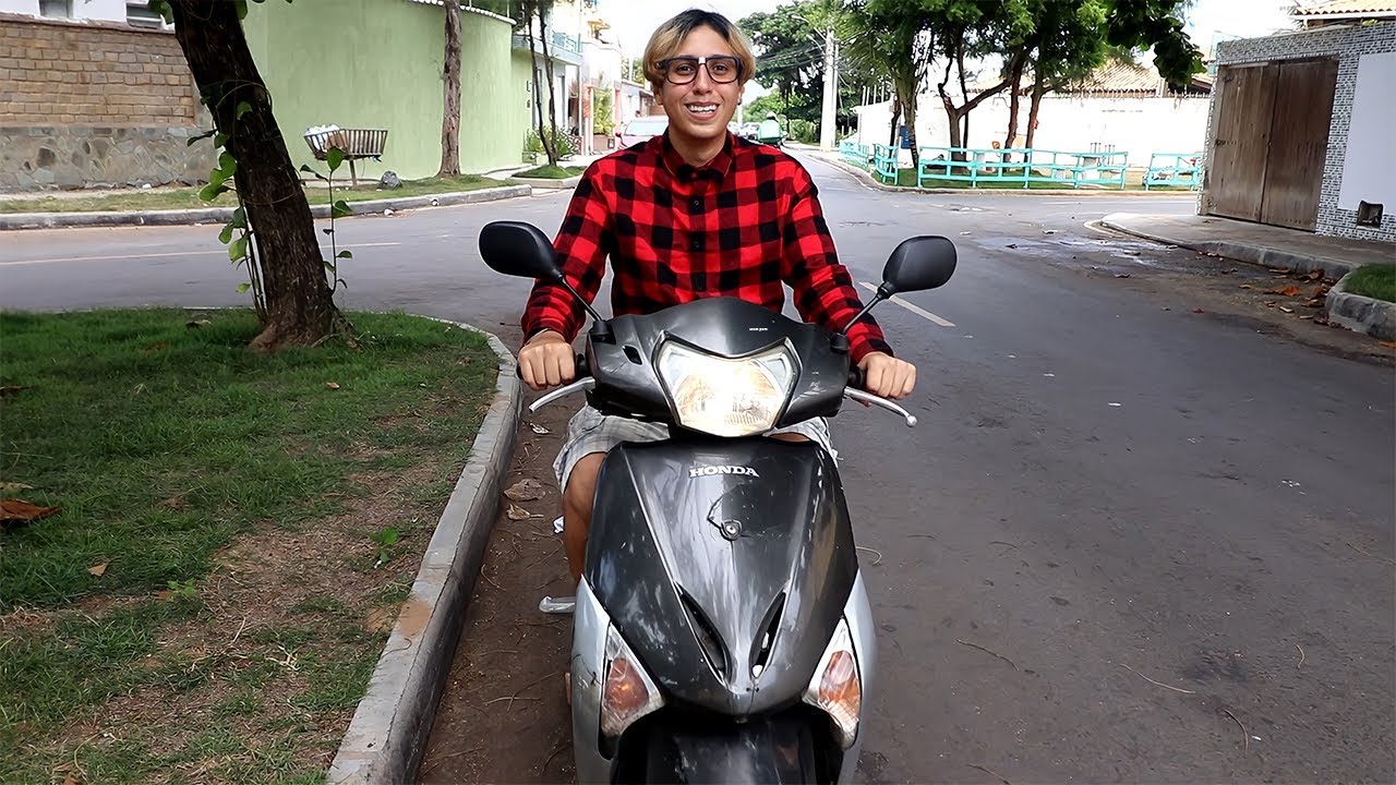 O NERD COMPROU UMA MOTO - YouTube