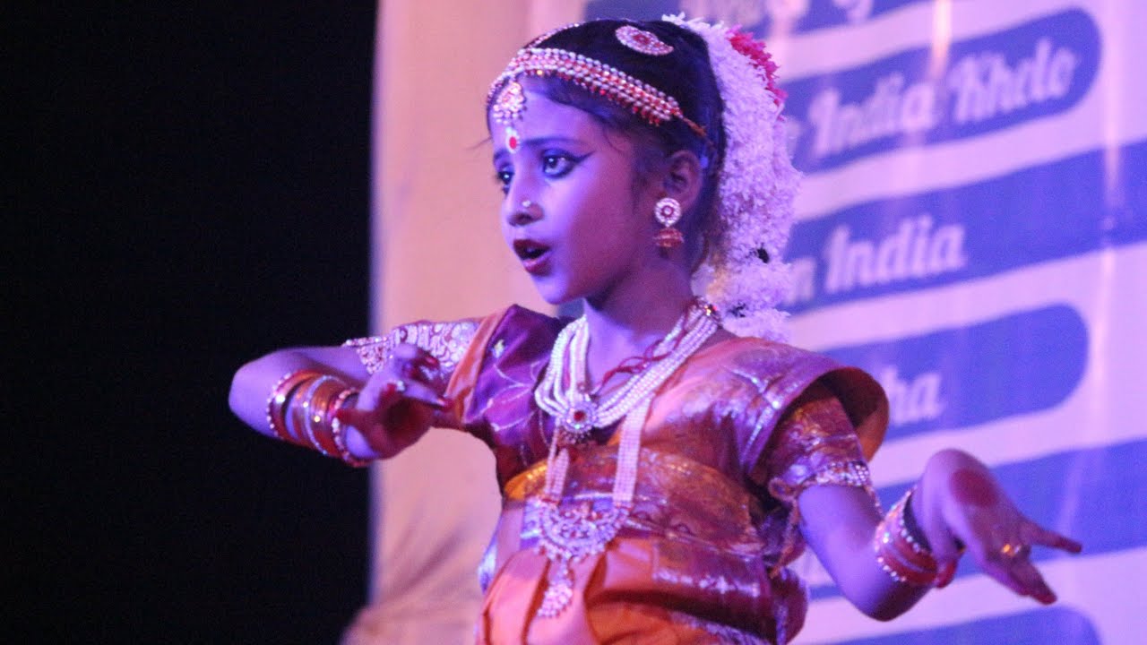 Mukunda Mukunda dance performance by Trisha (RAINBOW 18) - YouTube