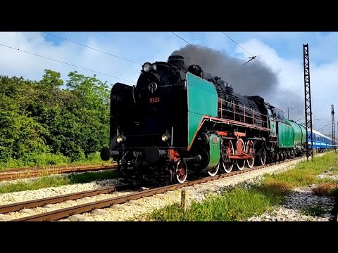 С пара в сърцето. ЕВ 6681 с 01.23 на гара Храбърско. - YouTube
