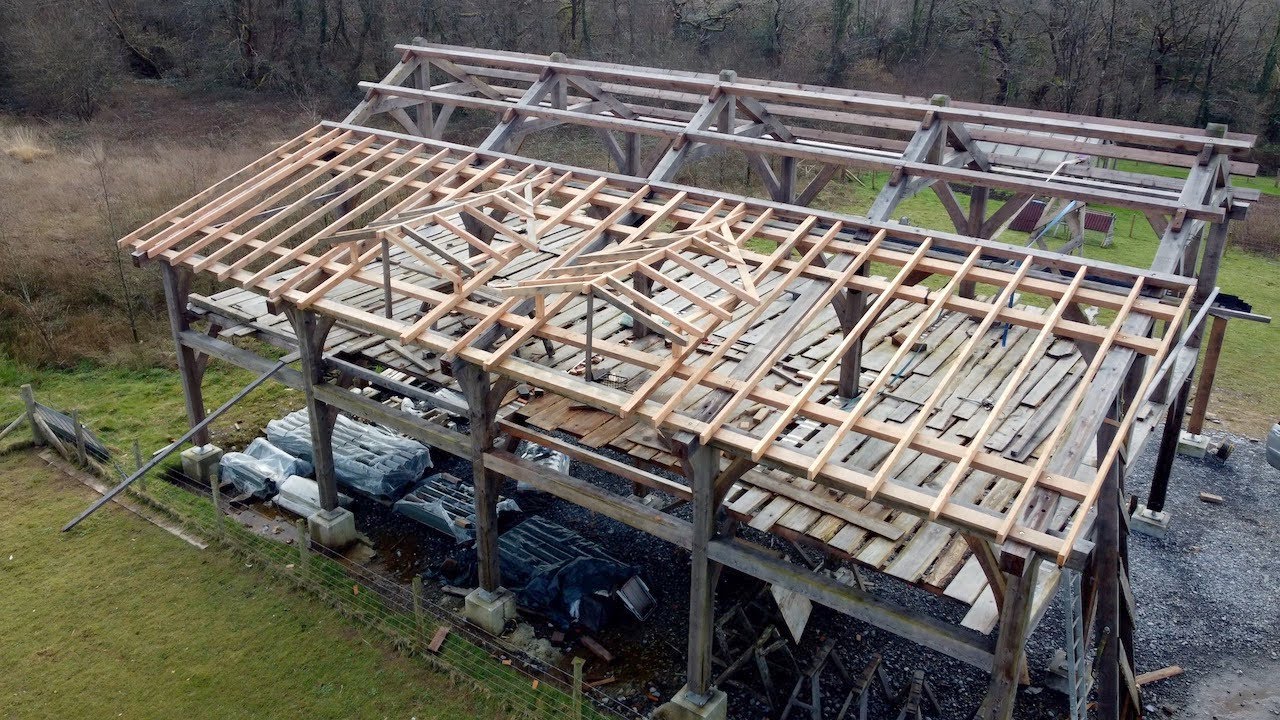 Timber Framed Barn Part 22 Roof Rafters - YouTube