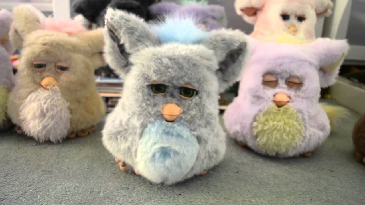 Furby plays a game - YouTube