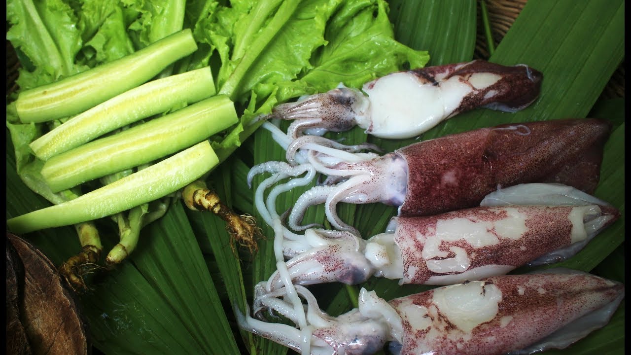 Cooking Squids on a Rock | How to cook squid - YouTube