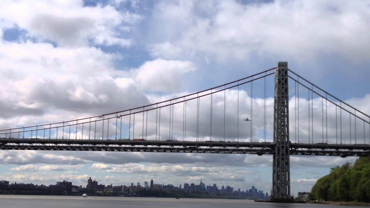Space Shuttle Enterprise flies over the George Washington Bridge - YouTube