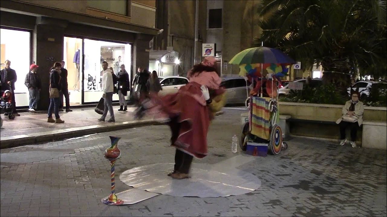 One man dancing like a couple dance 一人で二人ダンス大道芸 - YouTube