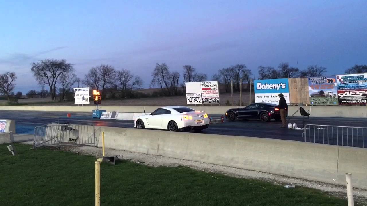 2015 Nissan GTR vs C7 corvette - YouTube