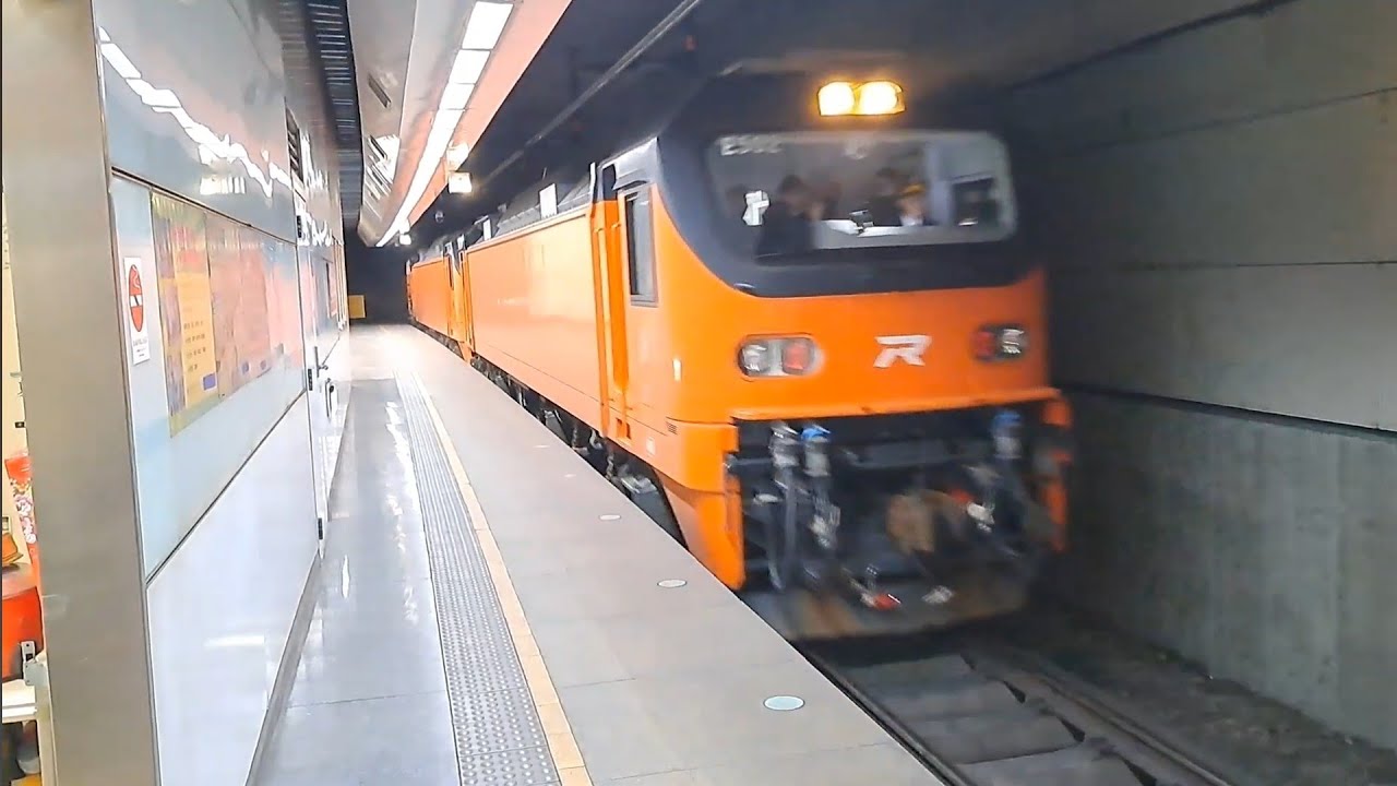 8771B次彰化開往七堵的E500型鳴日色金光牌E502+E501車王兩輛電力機車頭重聯+六節PP車廂試運轉列車，421次台東發車經由花東線 ...