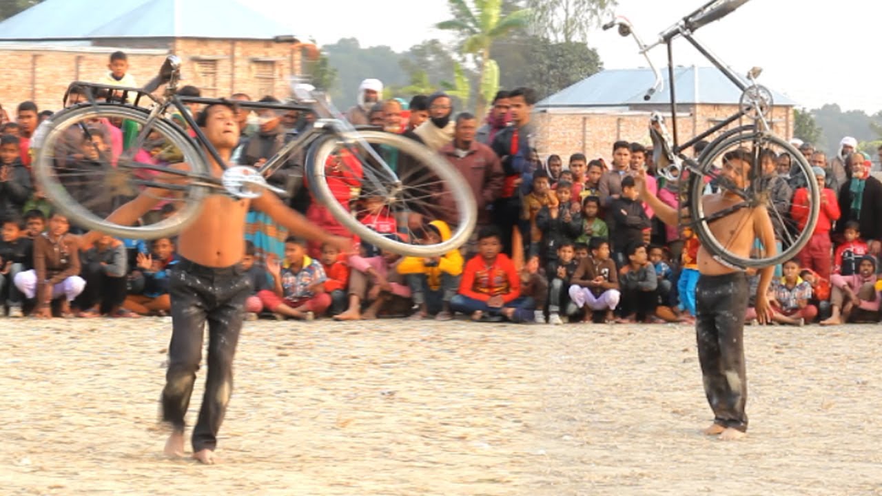 Unbelievable Cycle Stunt Performance Show By Street Performers ...