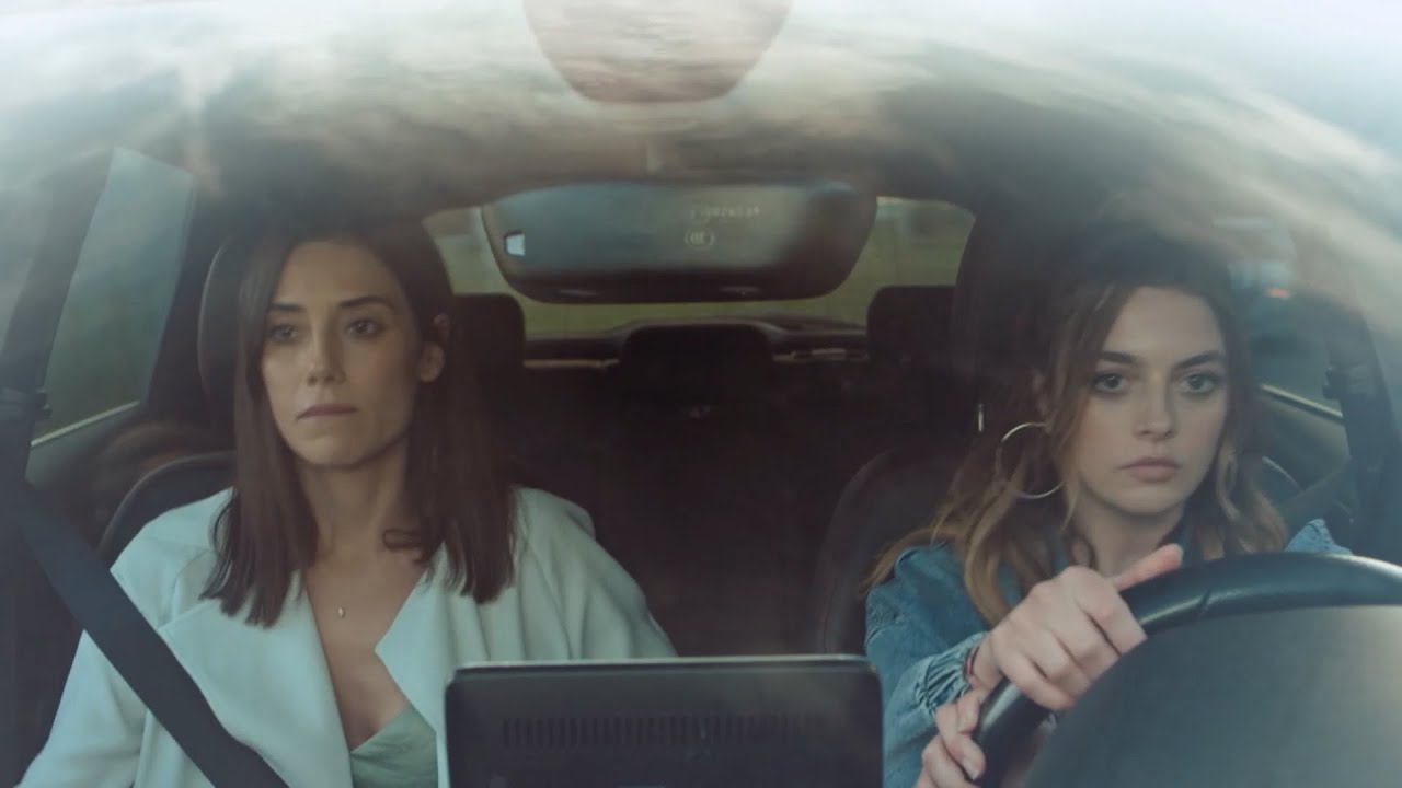 Derin despierta un oscuro recuerdo en Asya | Traicionada | TNT Novelas ...