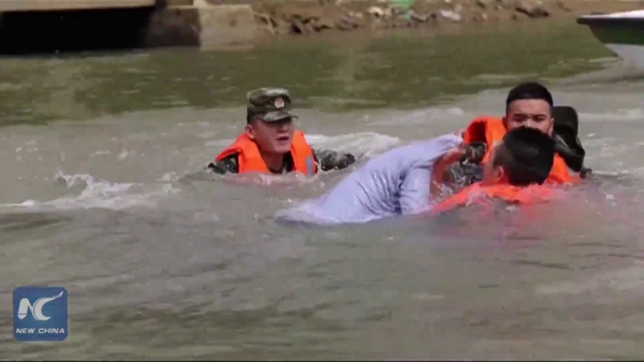 Armed police rescue man from river in 10 min. - YouTube