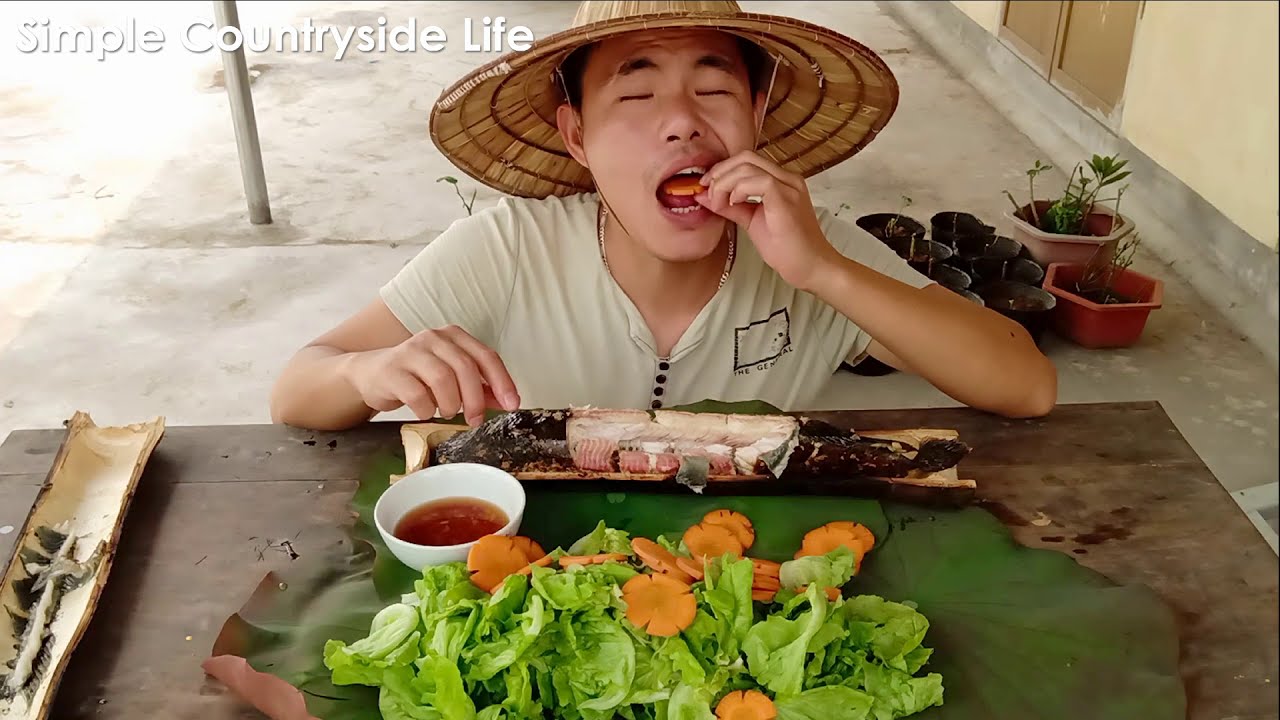 Grilled Channa maculata Fish in Bamboo pipe | Cooking Skill - YouTube