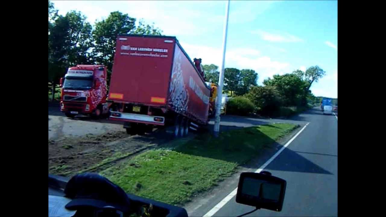 Broken trailer. - YouTube