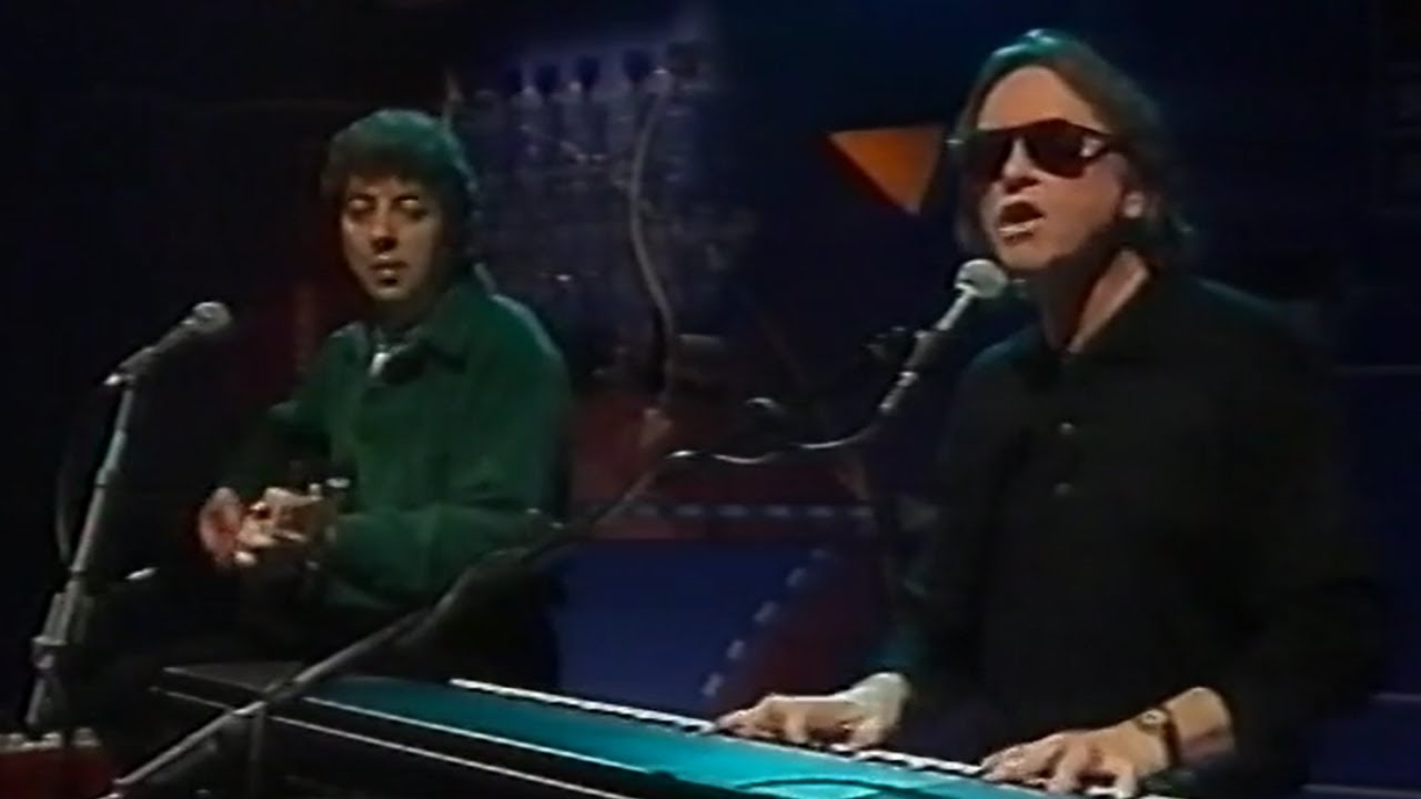 10cc - I'm Not in Love (live, 1995) - YouTube