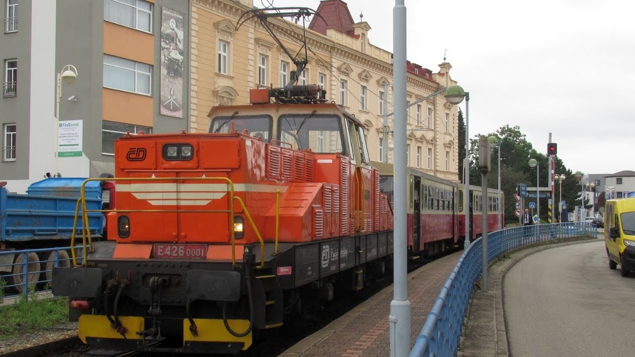 Czech Republic: CD Class 113 electric loco leaving Tabor on a service ...