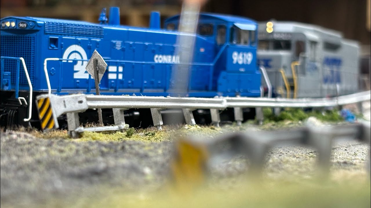Runby of a conrail sw1500 and a csx gp30 road slug - YouTube