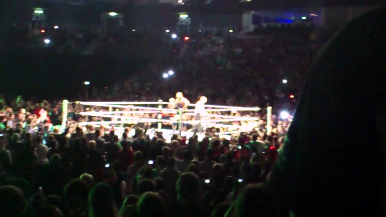 WWE @ Berlin Sentino feiert - YouTube