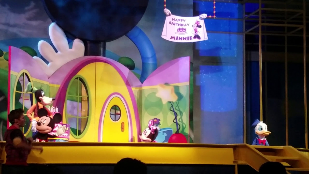 Surprising Minnie Mouse at Disneyworld's Disney Junior Live on Stage ...