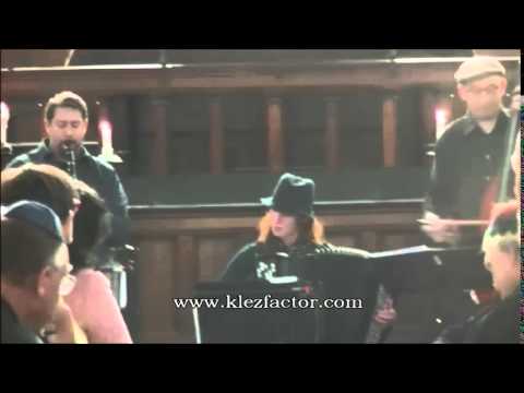 The Mike Anklewicz Klezmer Trio - Dem Rebns Havdule - YouTube