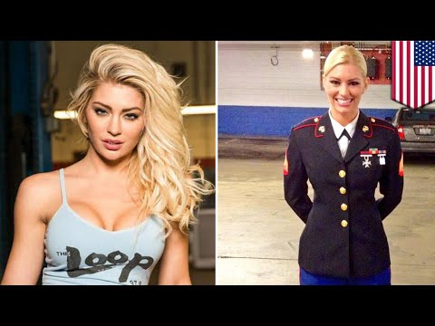 Wanita Angkatan Laut jadi model pakaian dalam - TomoNews
