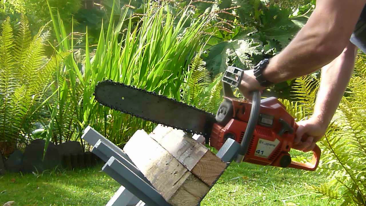 Husqvarna 41 (40 cc) chainsaw with plenty of life - YouTube