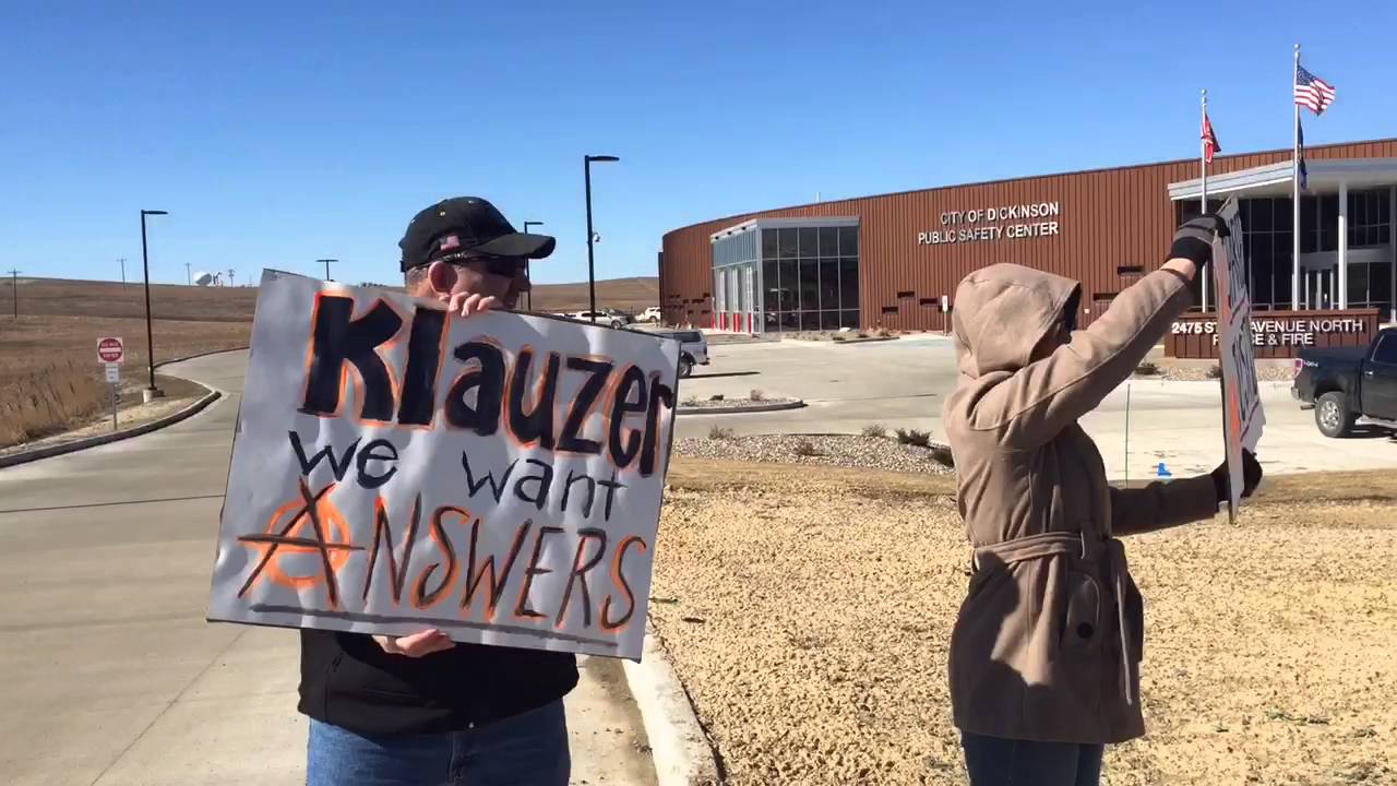 Eric Haider's mother and friends protest Dickinson Police - YouTube