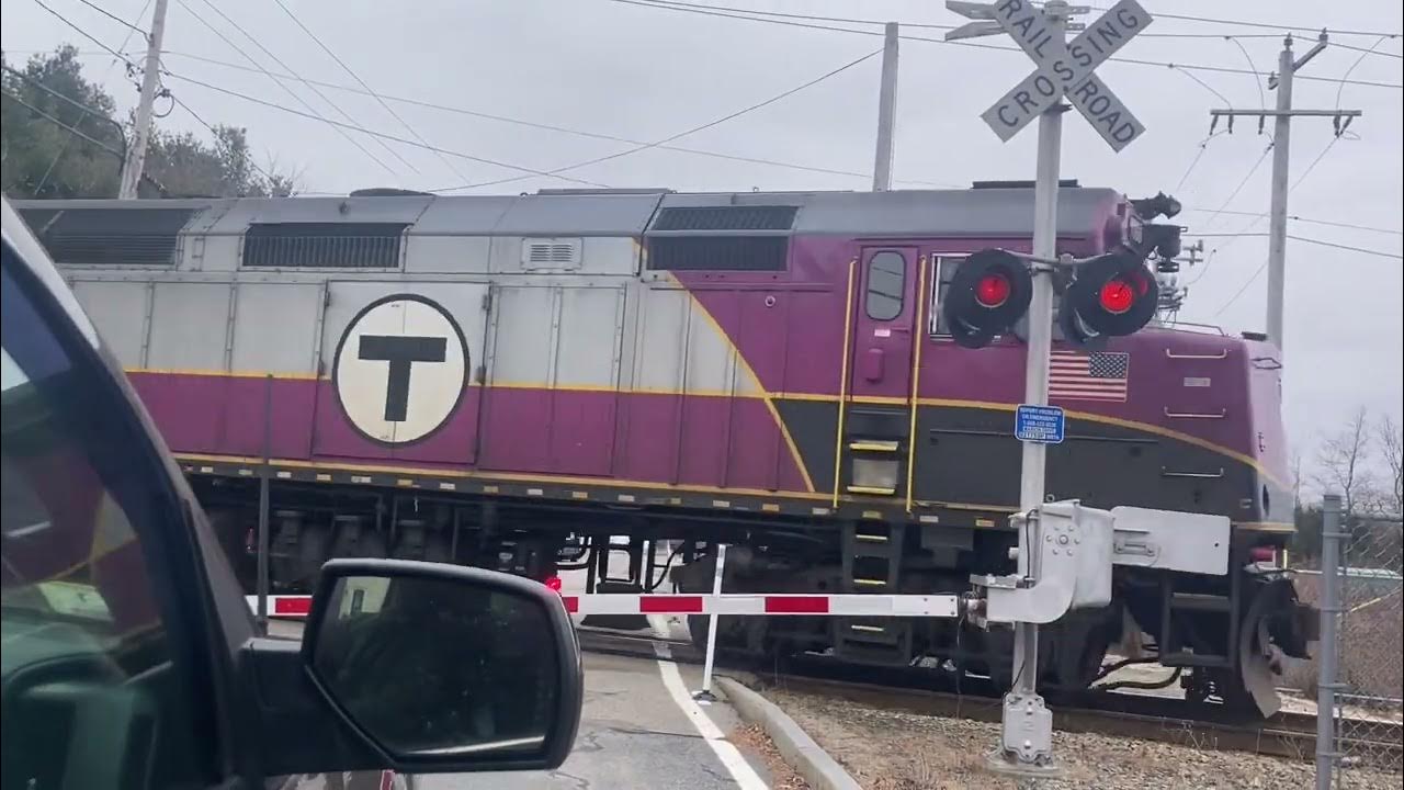 MBTA 1068 hauls mixed set on 1045 to Kingston - YouTube