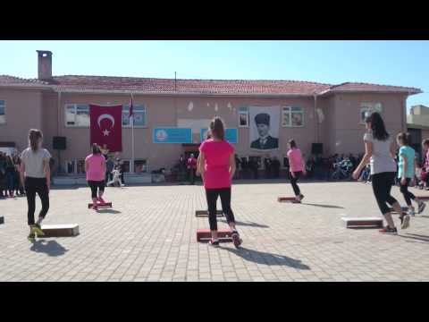 Eriklice ortaokulu 23 nisan step gösterisi