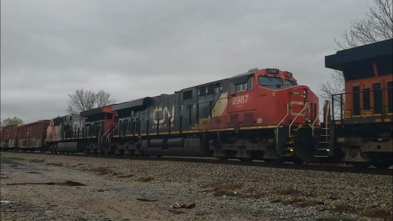 BNSF 7590, Canadian National 2987 & 3105 Freight Train - YouTube