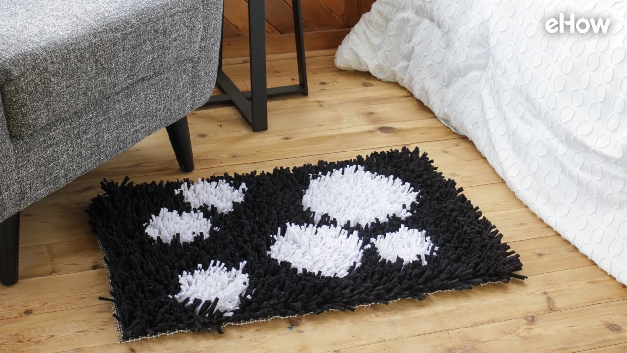DIY T-Shirt Yarn Rug - YouTube