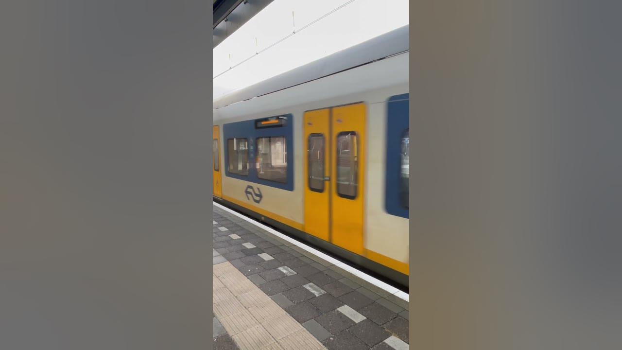 NS SLT vertrekt uit station Uitgeest! - YouTube