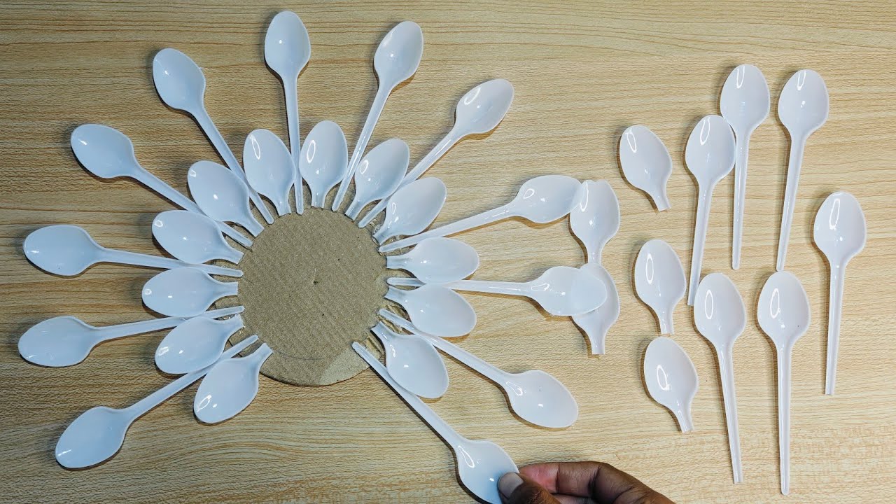 Beautiful Wall Hanging Craft Using Plastic Spoons | Paper Craft For ...