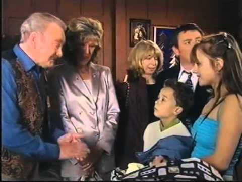 Coronation Street - The Platts family photoshoot 23/06/00 - YouTube