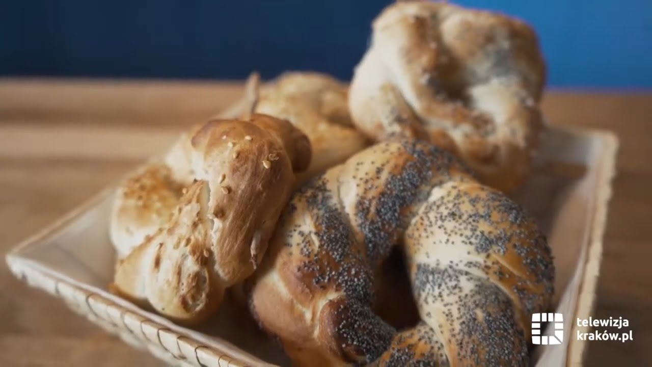 Nie ma poranka bez obwarzanka, czyli jak się robi obwarzanki? - YouTube