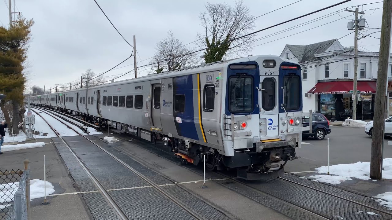 MTA Long Island Rail Road [LIRR] Kawasaki M9 Action @ Kew Gardens ...