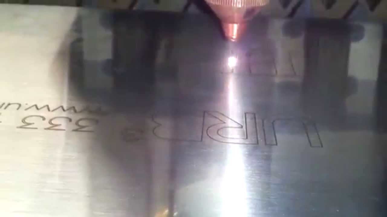 Grabado en acero inoxidable con BLADE FIBER LASER - YouTube