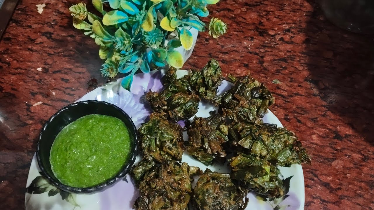 Hare patte wale lahsun pyaj ke pakode #healthy #tasty #cooking #YouTube ...
