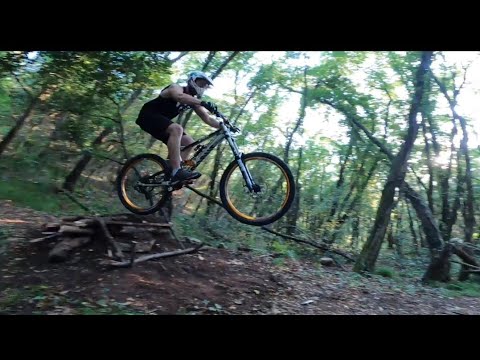 Salto le rampe in Downhill ,music by jamil baida in the Road . - YouTube
